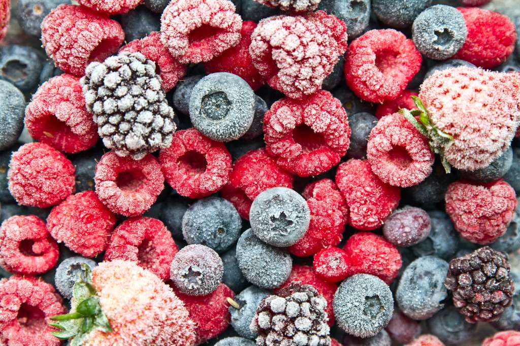 Veganski sladoled z gozdnimi sadeži – The Foodie Slovenia