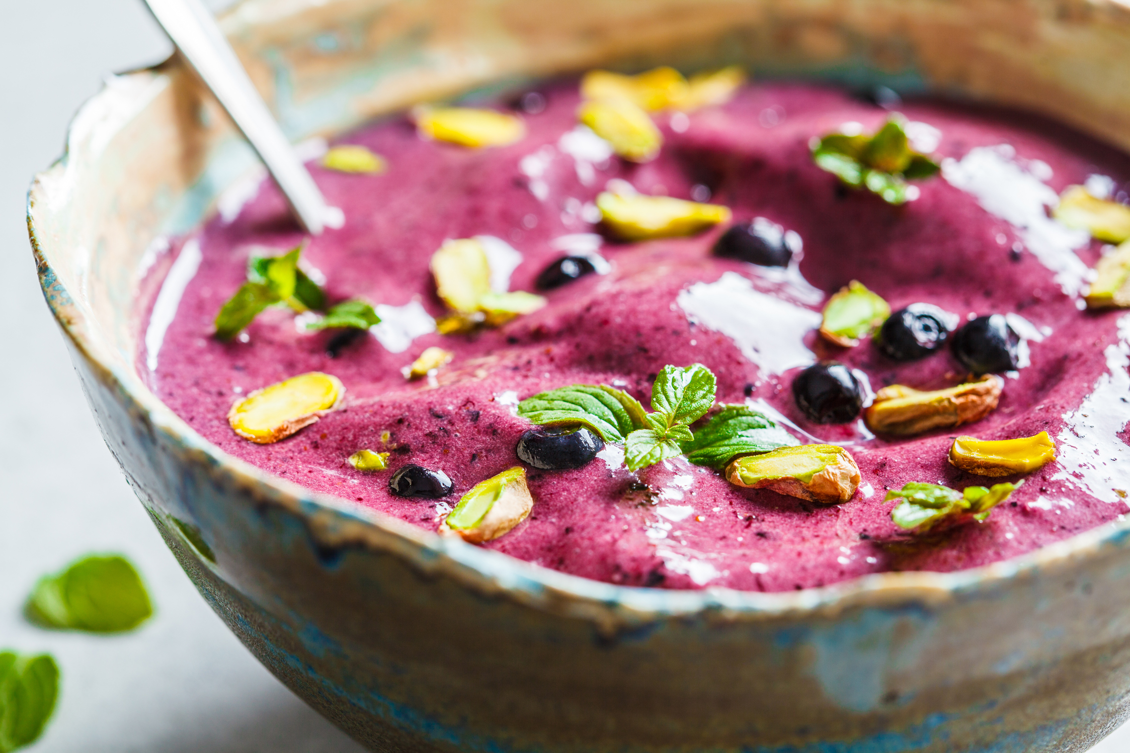 Veganski sladoled z gozdnimi sadeži – The Foodie Slovenia